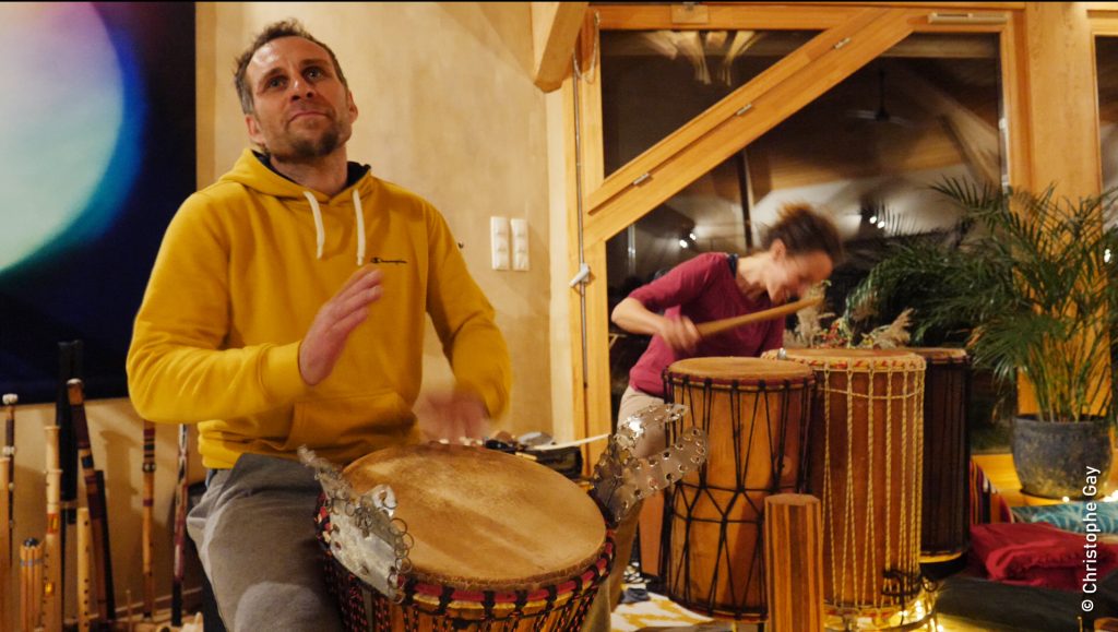 Tavalan Barry flûtiste, percussionniste. Chante les Mantras du Monde ...